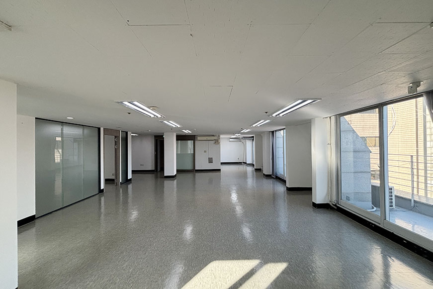 강남사무실임대, 학동역 역세권 합리적임대료의 중형 사무실